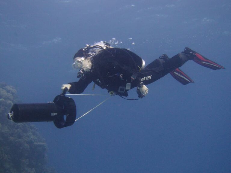 Ultimate Guide to Diver Propulsion Vehicles: DPV & Dive Scooters